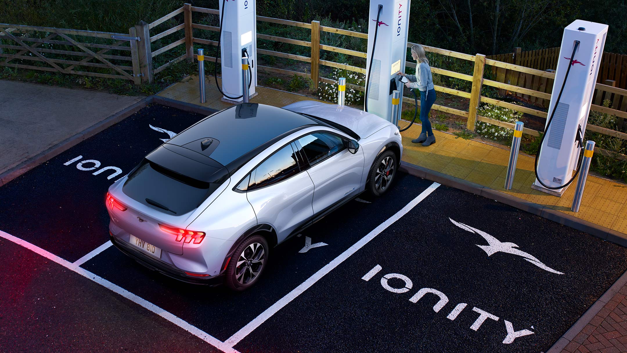 Nouvelle Ford Mustang Mach-E - Le SUV 100% électrique | Ford BE